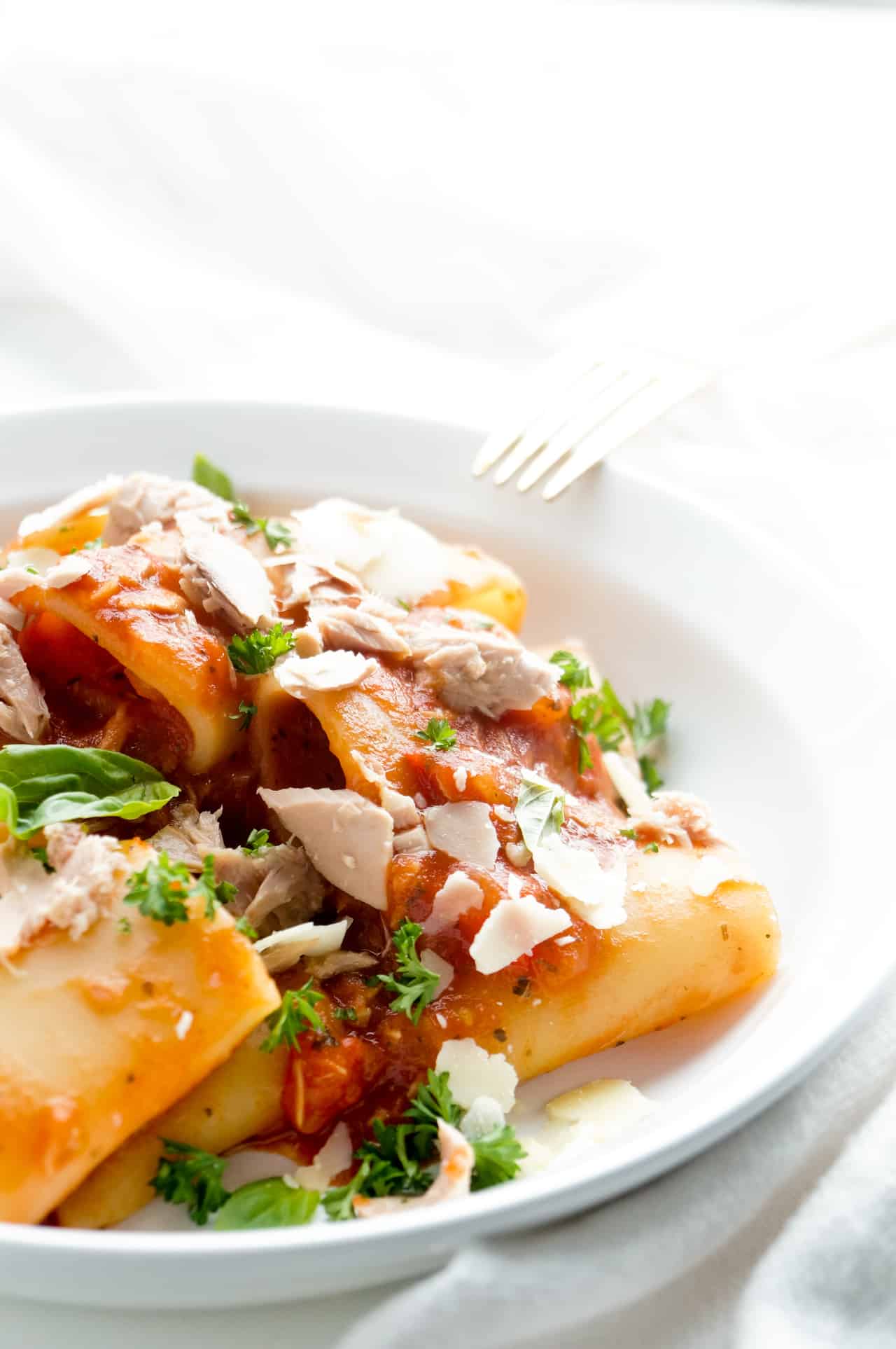 Pasta met tonijn, tomaat en geroosterde paprika - Elien's Cuisine